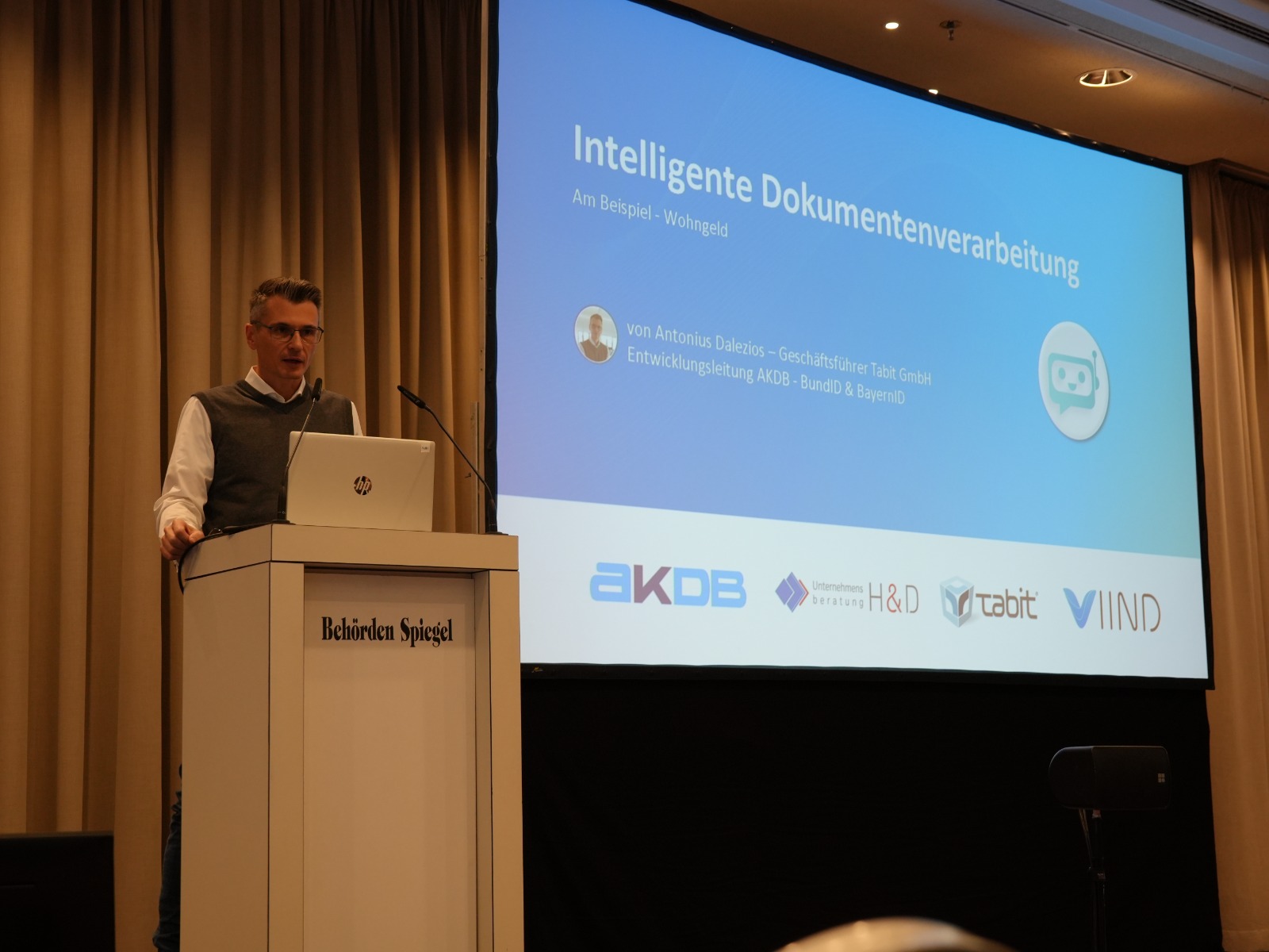 KI trifft Bürokratie: Wie modernste KI-Technologie die Antragsprüfung revolutioniert - Tabit GmbH